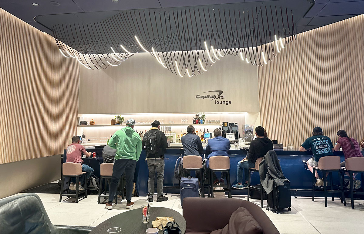 How to Get Free Airport Lounge Access with Credit Cards